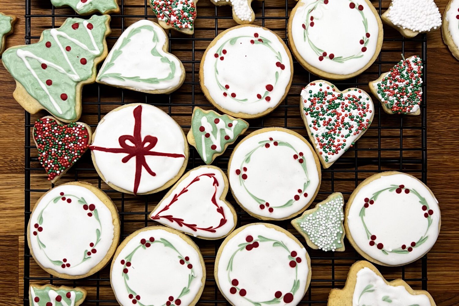 Julkakor | sugarcookies i julens former med kristyr - Fias fika
