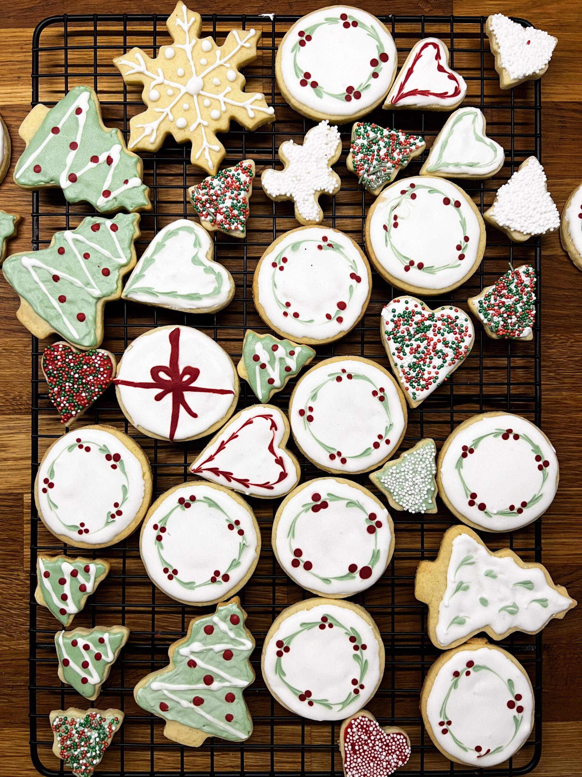 Julkakor | sugarcookies i julens former med kristyr - Fias fika